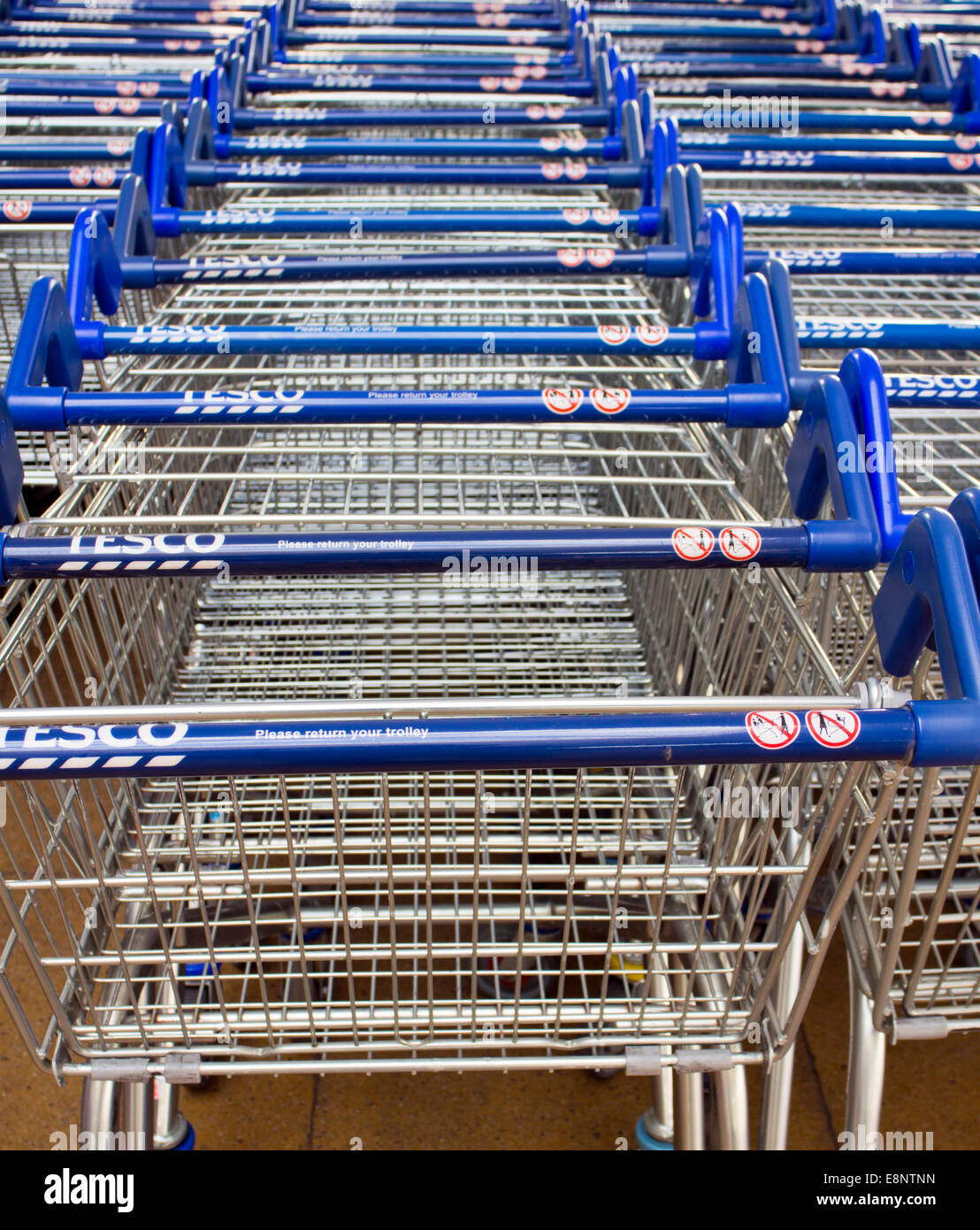 Tesco shopping trolleys hi-res stock photography and images - Alamy