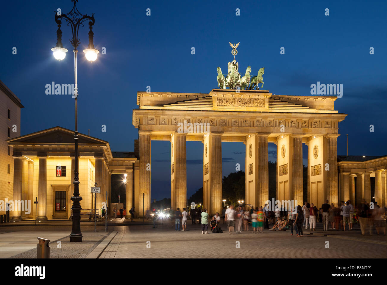 Pariser platz berlin hi-res stock photography and images - Alamy