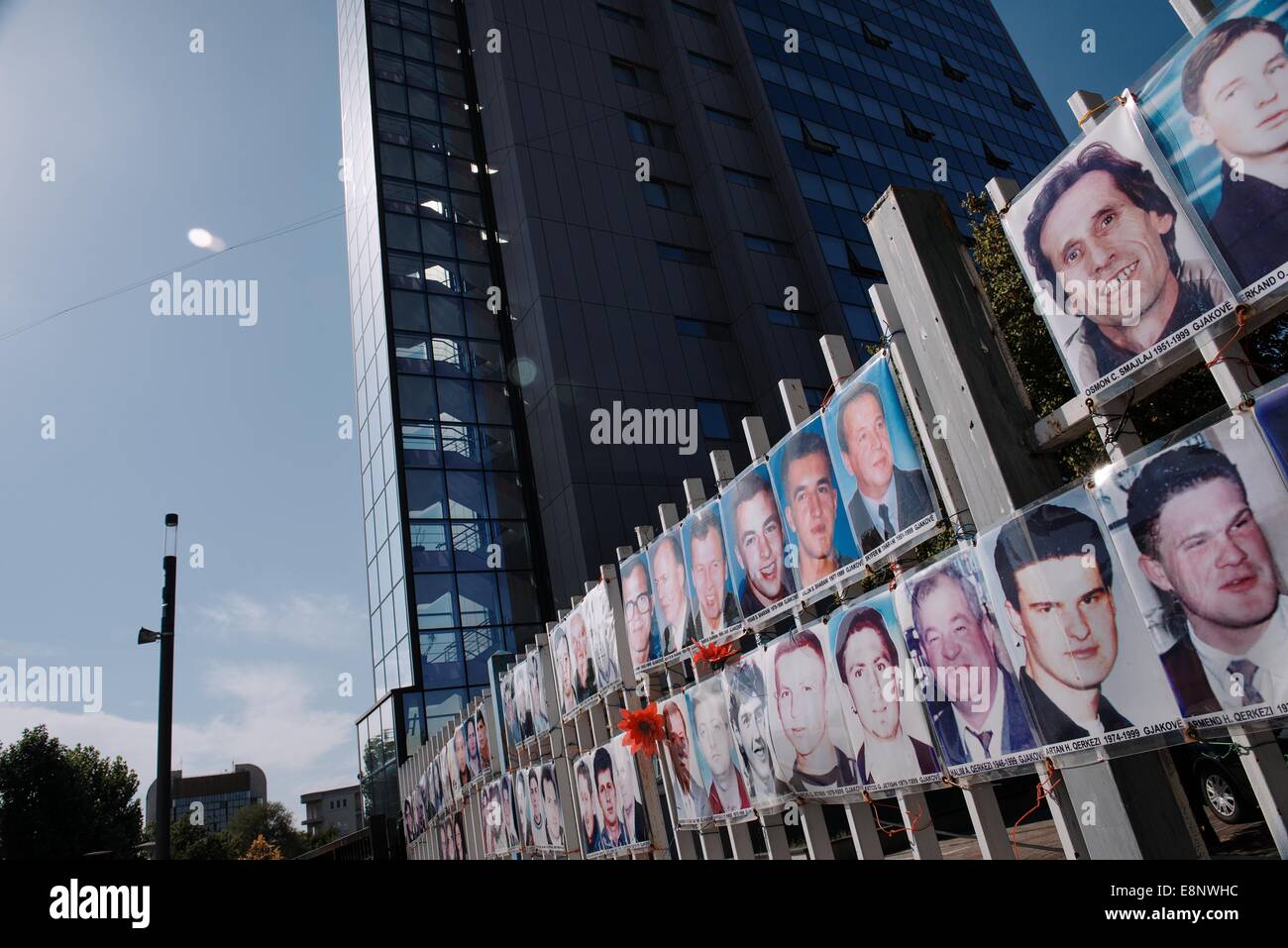 Photos of war victims from the 1999 war in the center of Pristina ...
