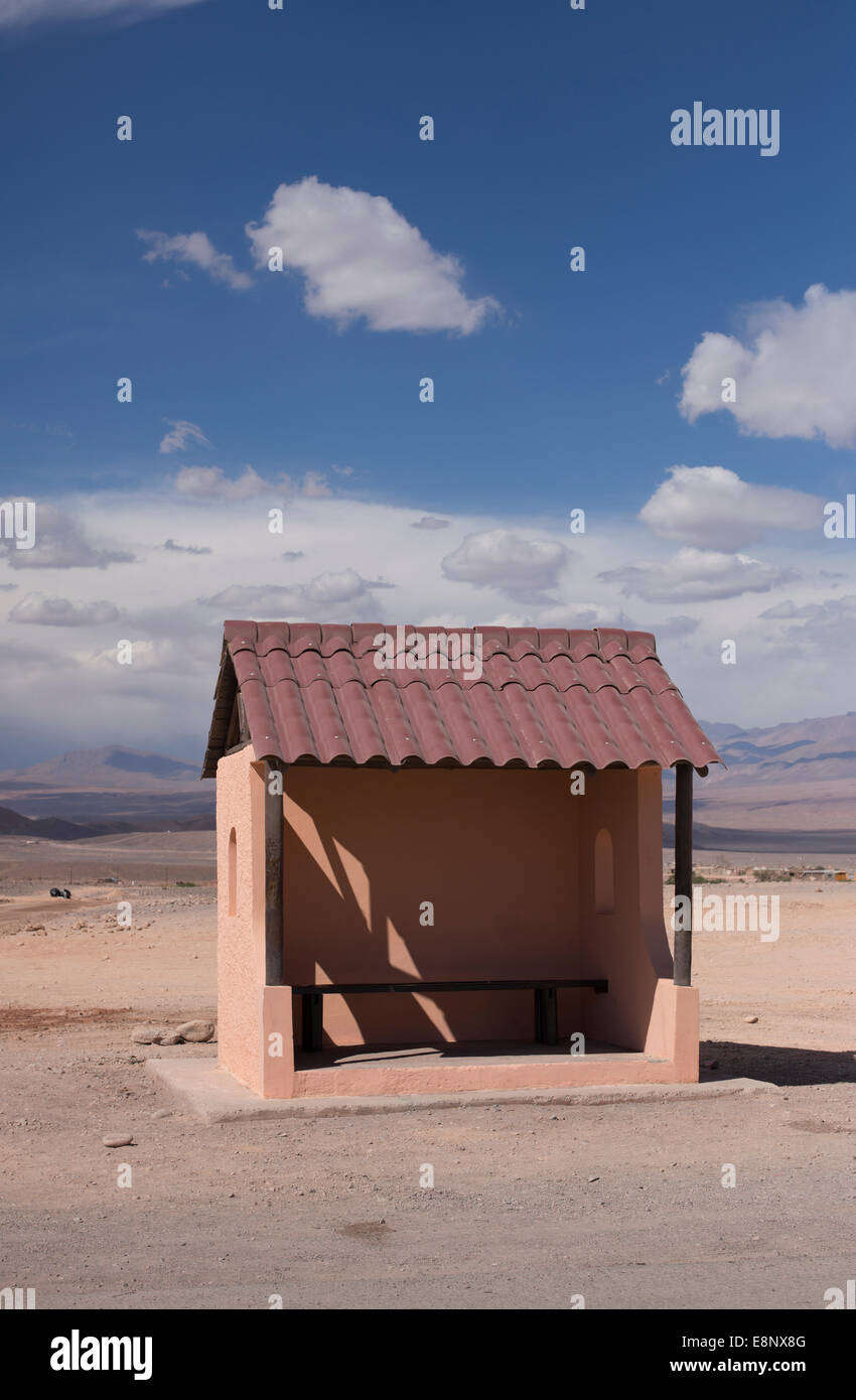 Bus in the desert hi-res stock photography and images - Alamy