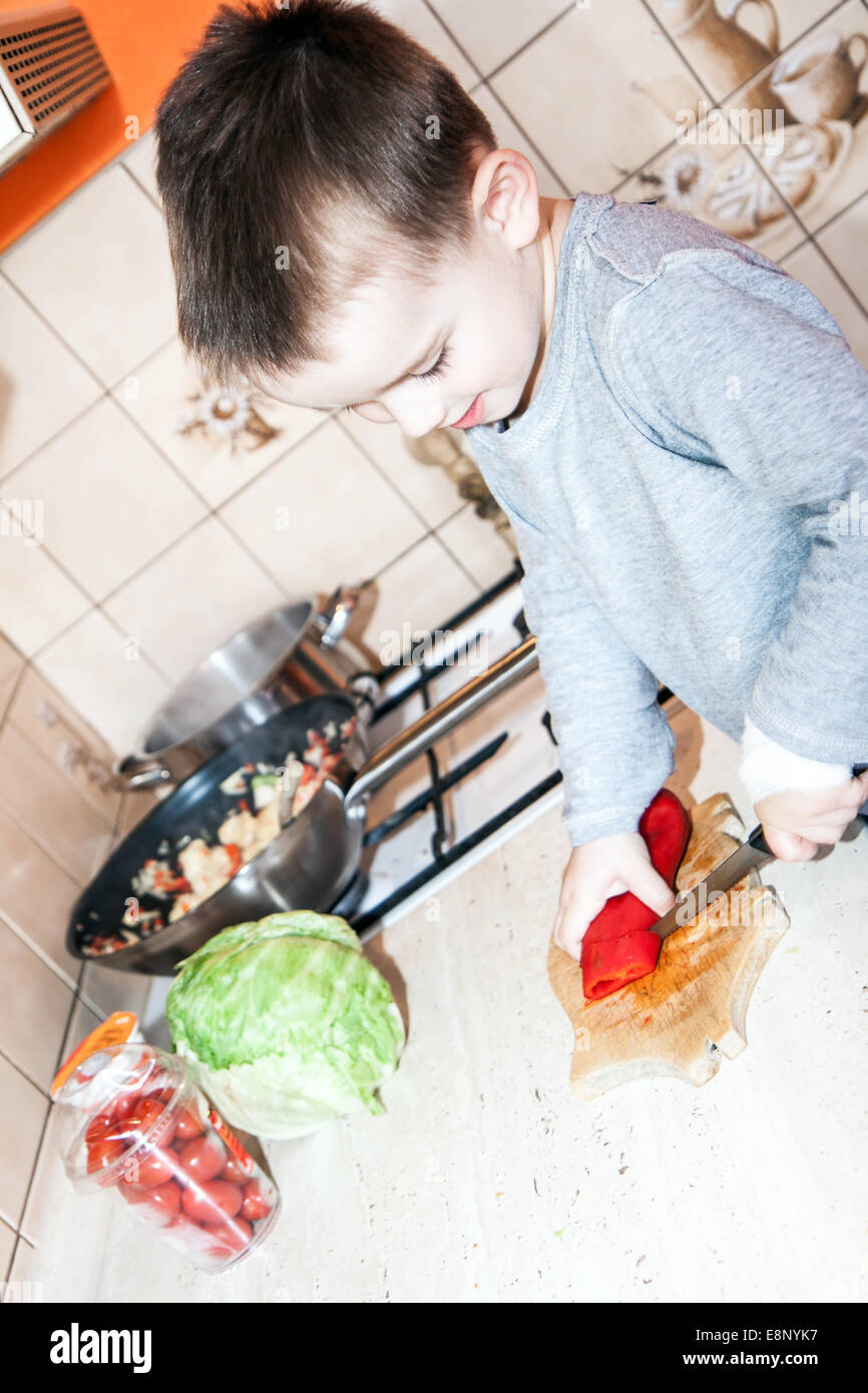 Boy cut finger in kitchen hi-res stock photography and images - Alamy