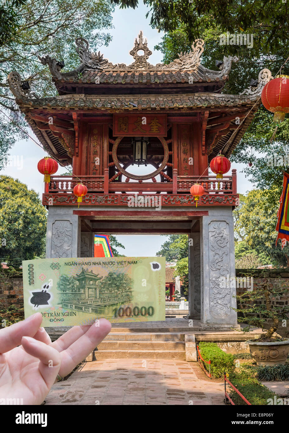 The 100,000 Dong note features Constellation of Literature Pavilion ...