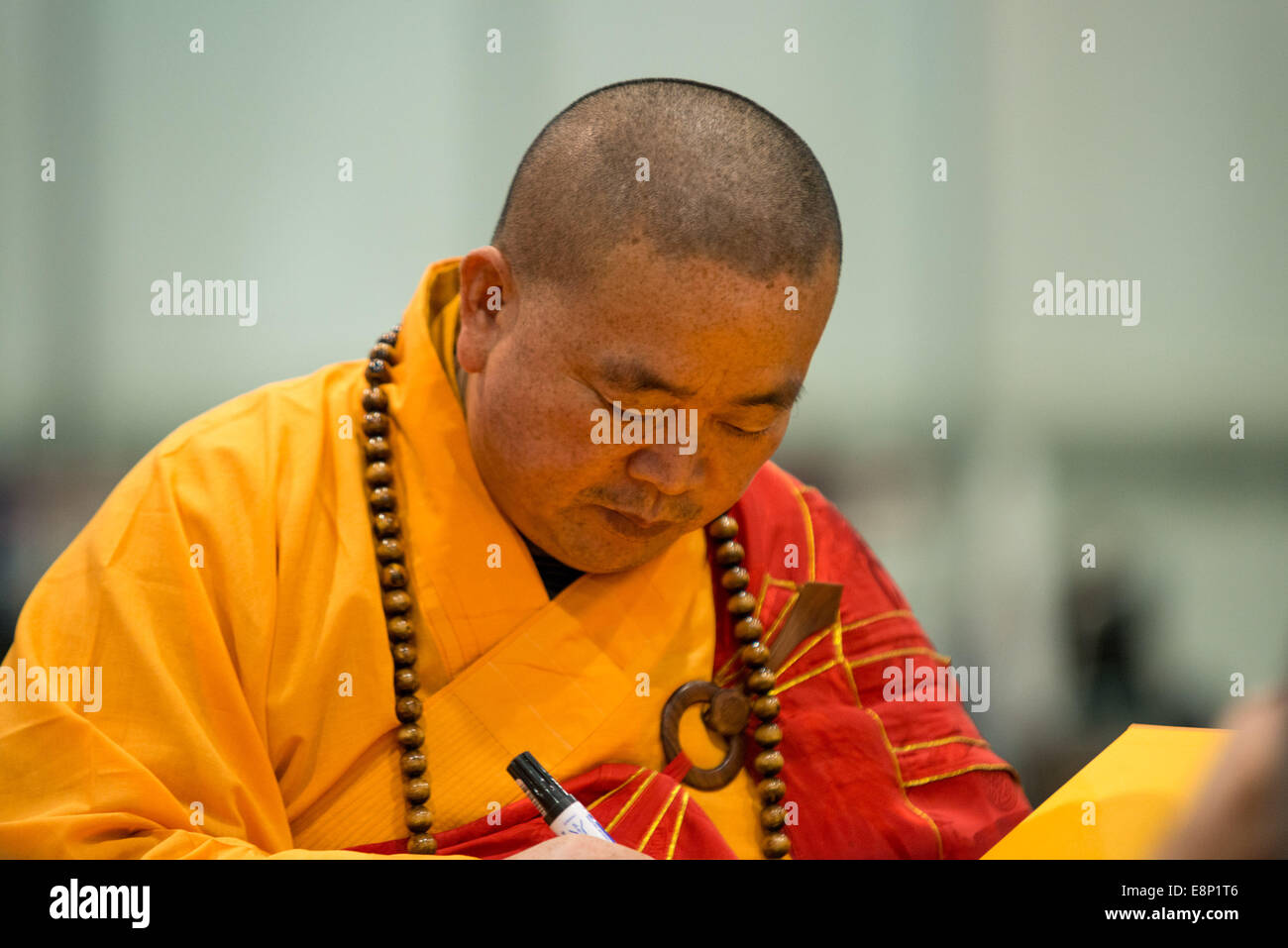 Shaolin kung fu shi fu hi-res stock photography and images - Alamy