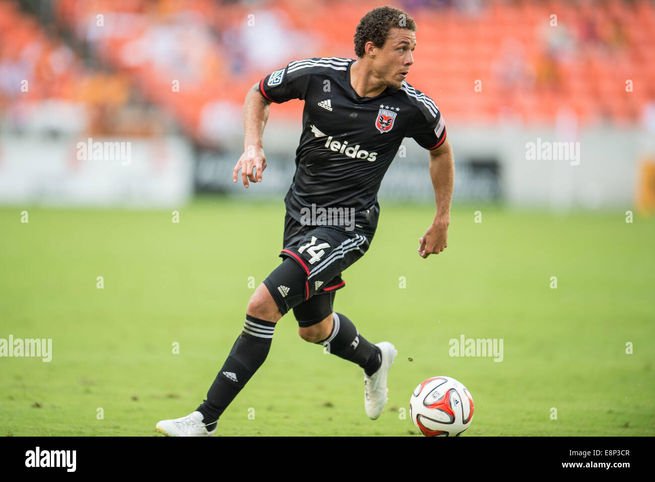 Houston, Texas, USA. 12th Oct, 2014. D.C. United midfielder Nick DeLeon (14) controls the ball ...