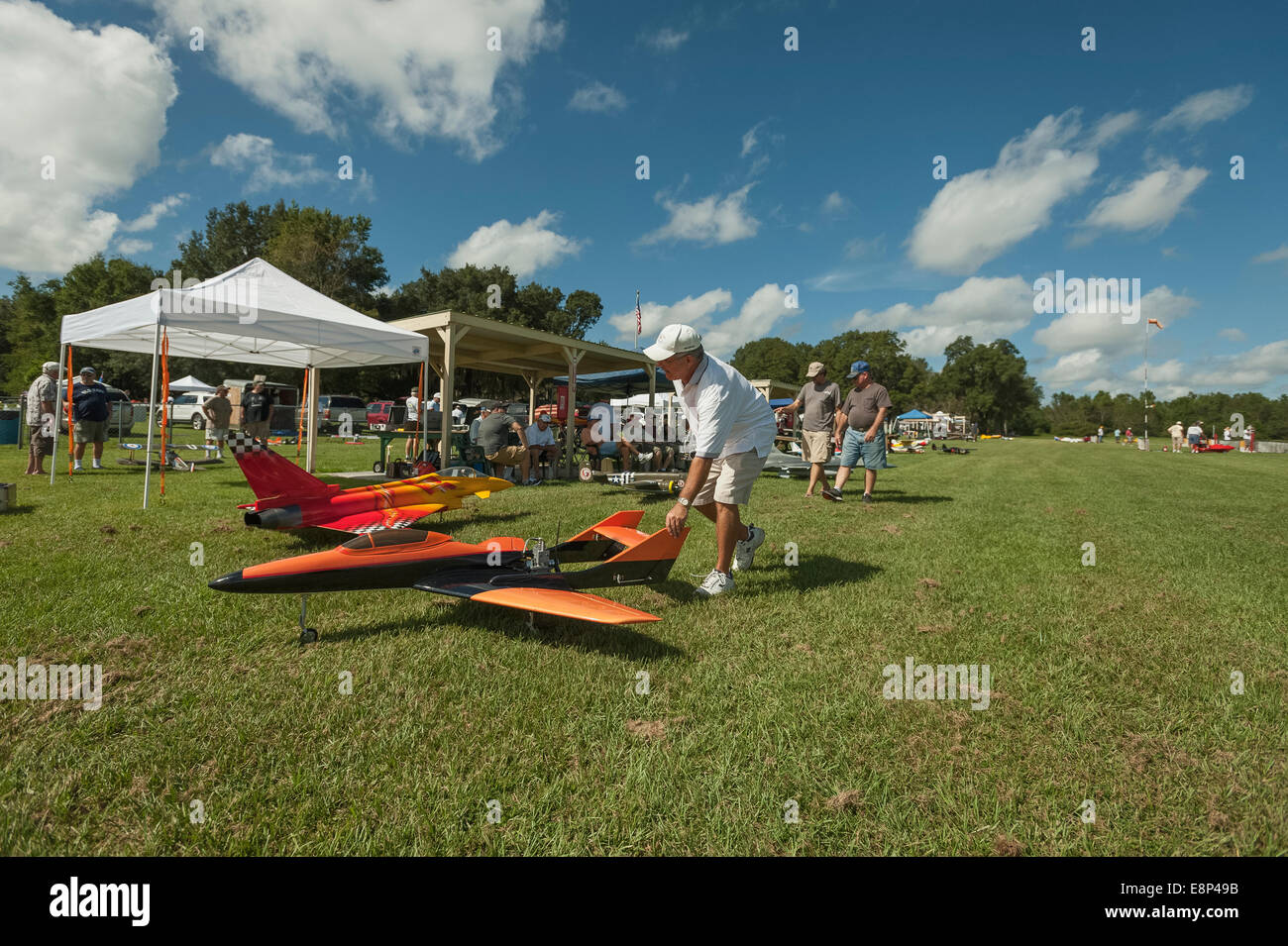 Remote controlled plane club hi-res stock photography and images - Alamy