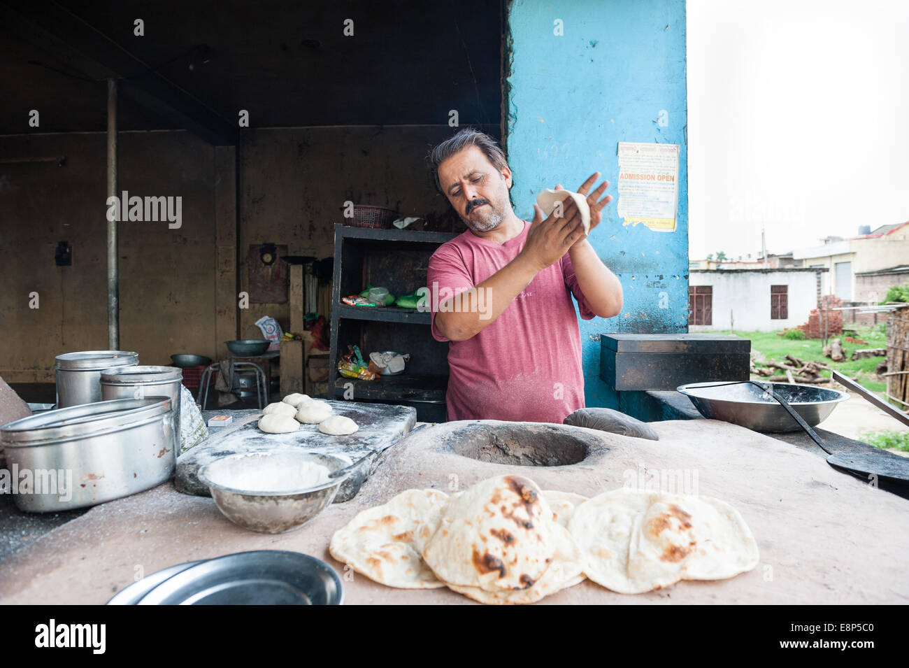 Cook is preparing roti on tandoor Stock Photo - Alamy