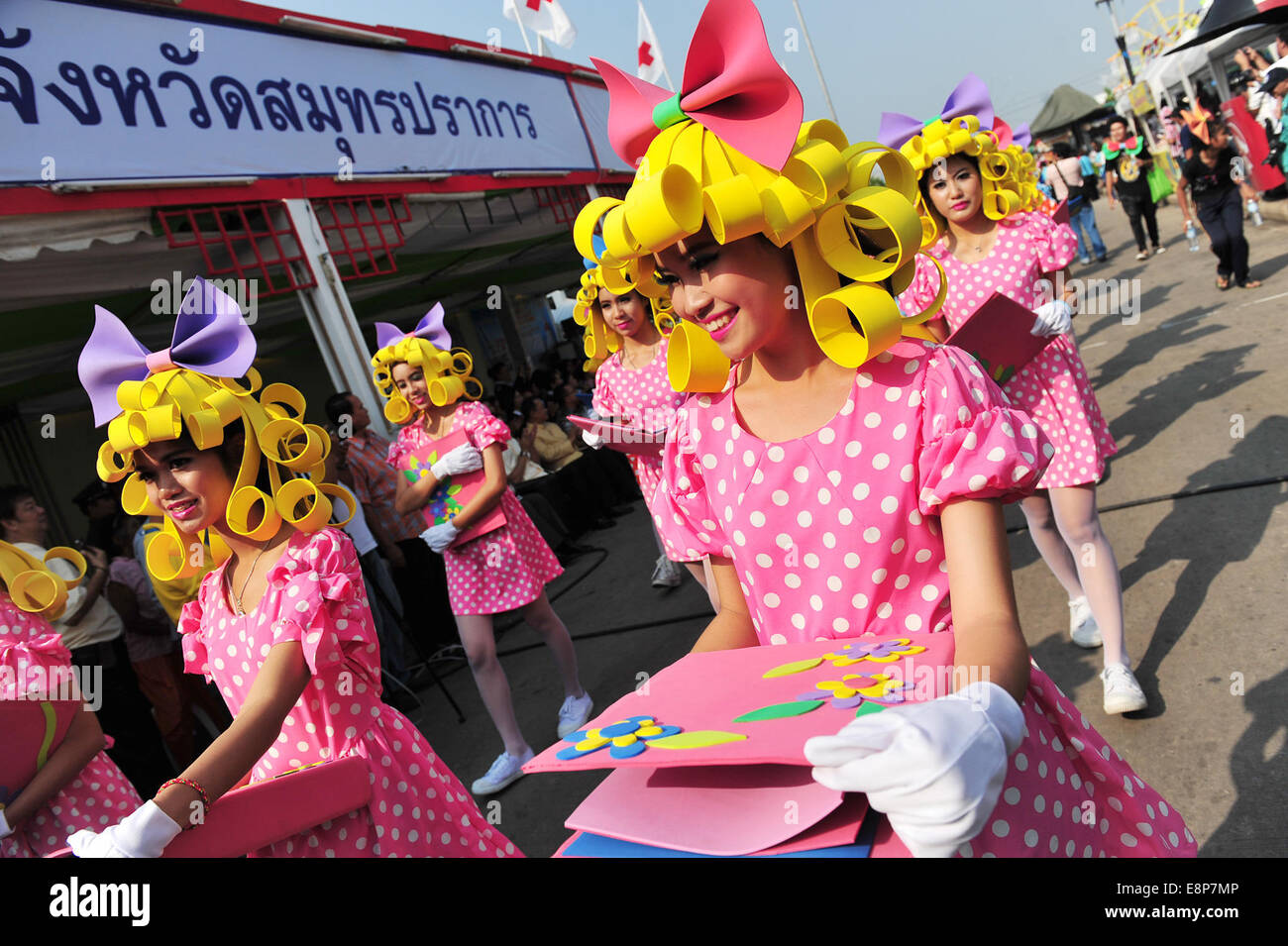 Samutprakarn, Thailand. 13th Oct, 2014. Thai people join parade after ...