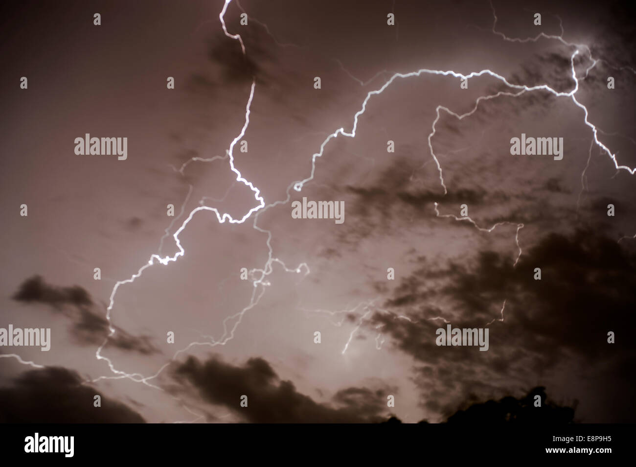 Lightning bolt storm cloud hi-res stock photography and images - Alamy
