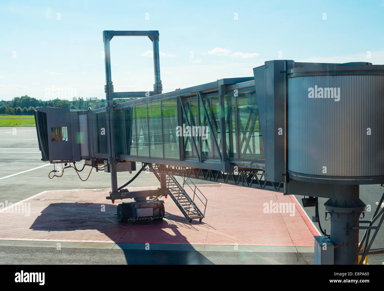 Jet bridge from an airport terminal gate Stock Photo - Alamy