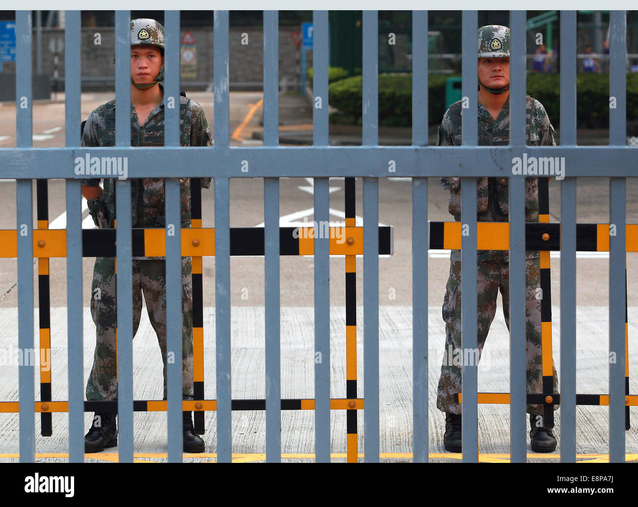 Chinese peoples liberation army soldiers hi-res stock photography and ...