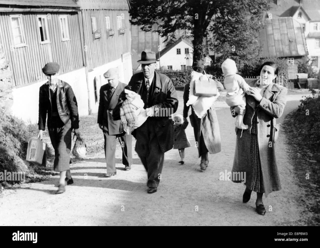 Picture shows children in Black and White Stock Photos & Images - Alamy