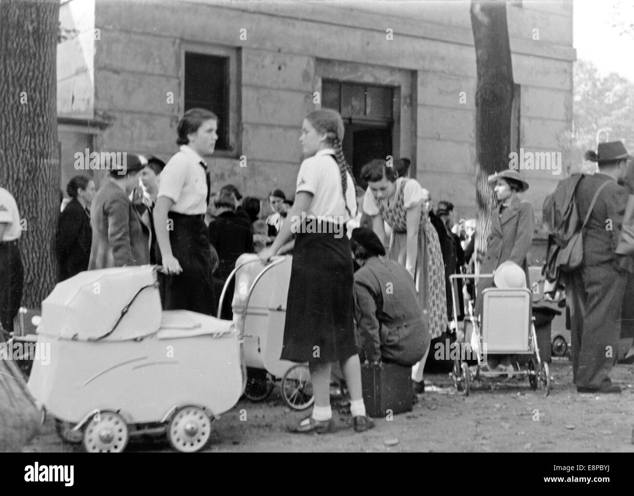 Bdm Girls League Of German Girls Stock Photos & Bdm Girls League Of ...