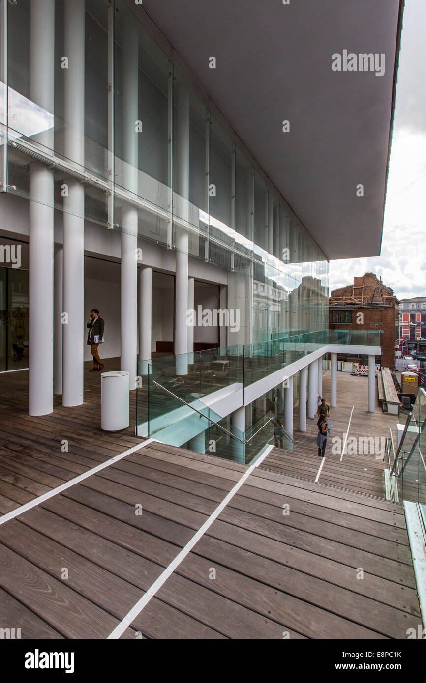 Arts culture and 2015 hi-res stock photography and images - Alamy