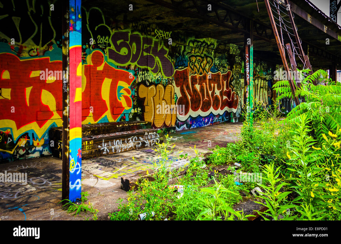 An old, graffiti-covered building at the Reading Viaduct in ...