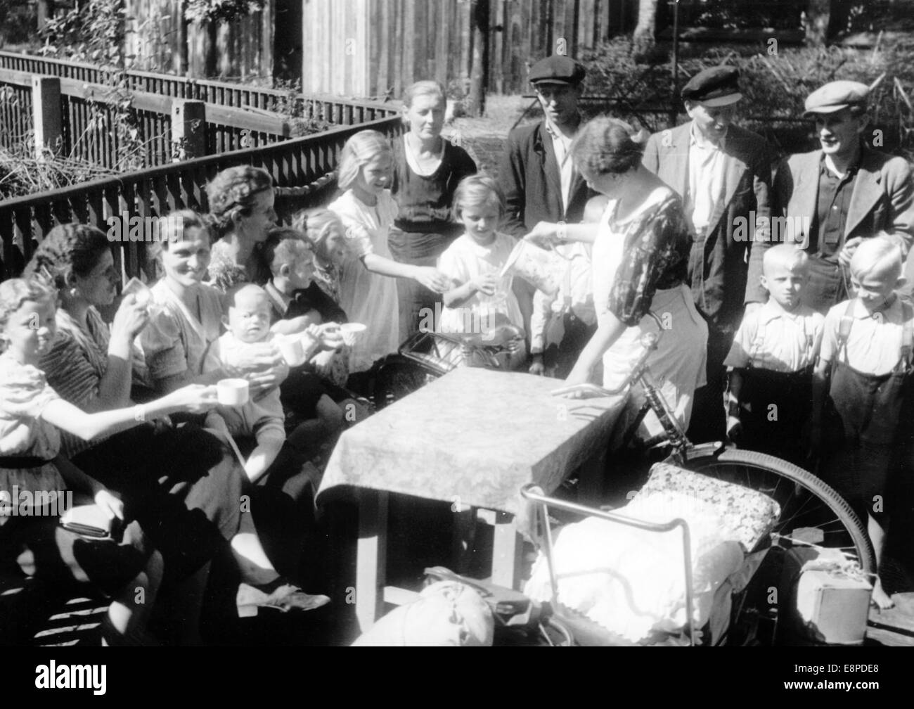 The Nazi propaganda picture shows the arrival of Volksdeutsch refugees ...