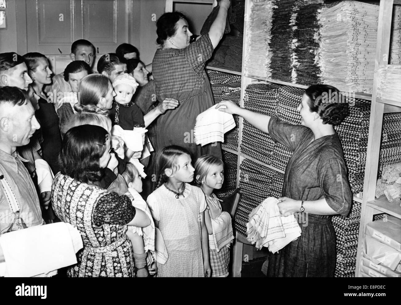 The Nazi propaganda picture shows Volksdeutsche refugees from Poland ...