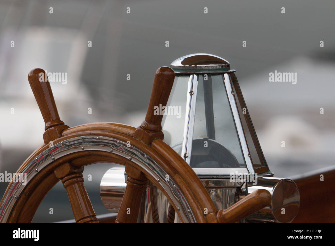 Ships compass hi-res stock photography and images - Alamy