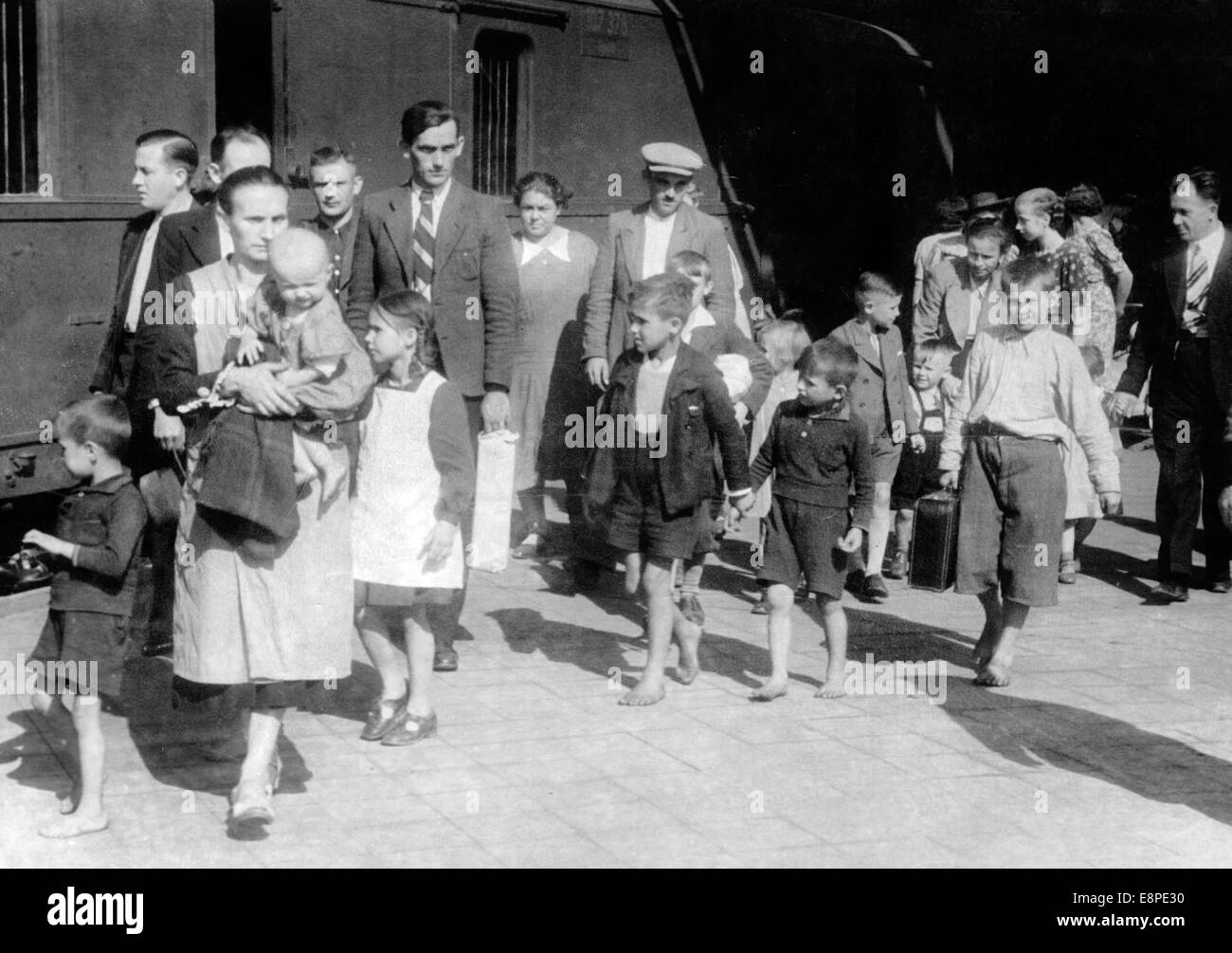 The Nazi propaganda picture shows Volksdeutsche refugees from Poland ...