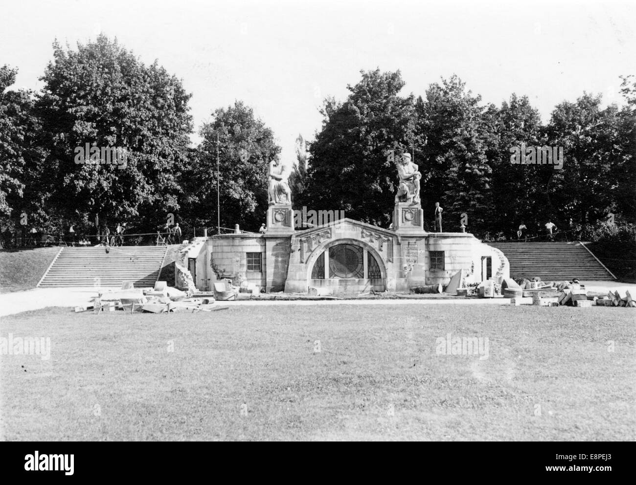 1930s nazi party nuremberg rally hi-res stock photography and images ...