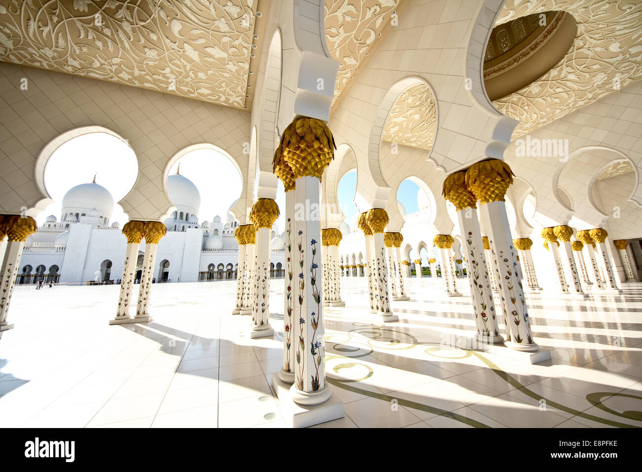 Gilded columns of Sheikh Zayed Bin Sultan Al Nahyan Mosque, Abu Dhabi ...