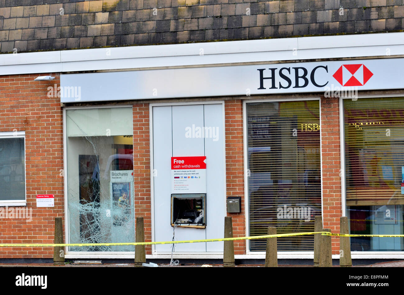 Hsbc atm hi-res stock photography and images - Alamy