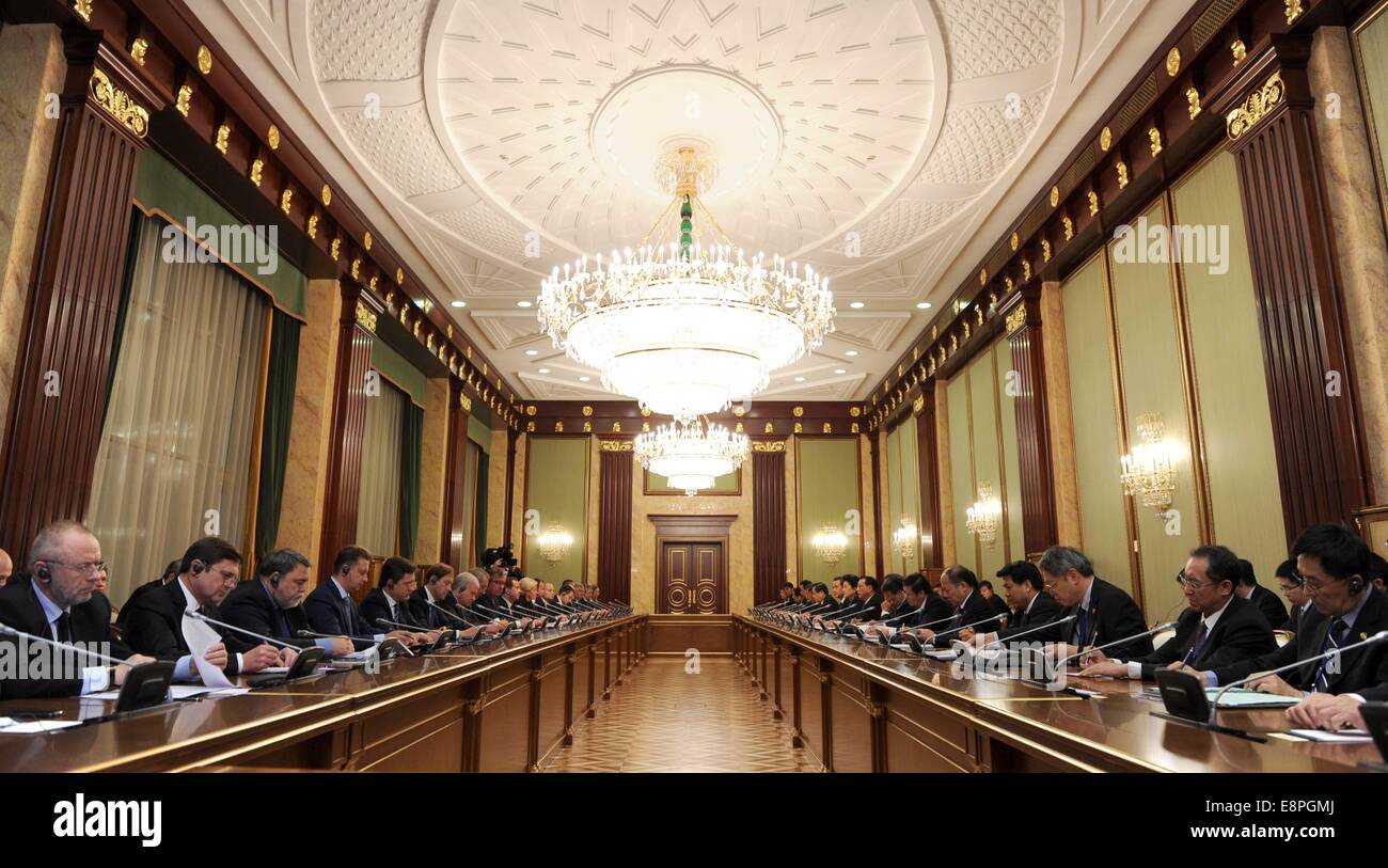 Moscow, Russia. 13th Oct, 2014. Chinese Premier Li Keqiang meets with ...