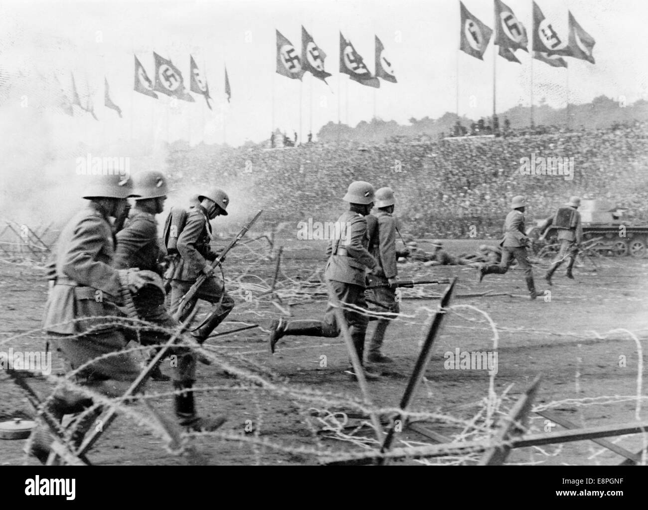 Soldiers wehrmacht 1936 hi-res stock photography and images - Alamy