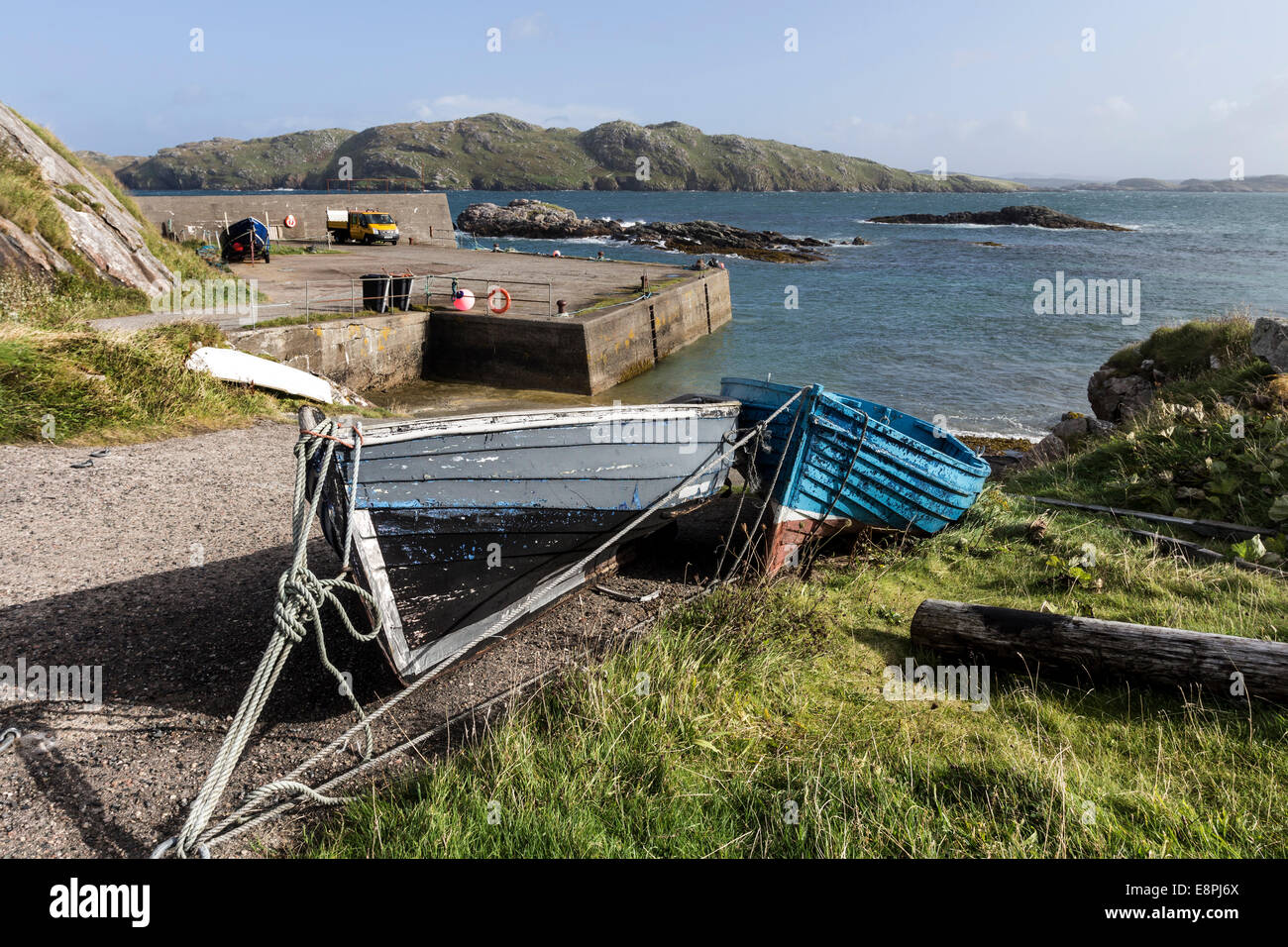 Traditional fishing village scotland hi-res stock photography and ...
