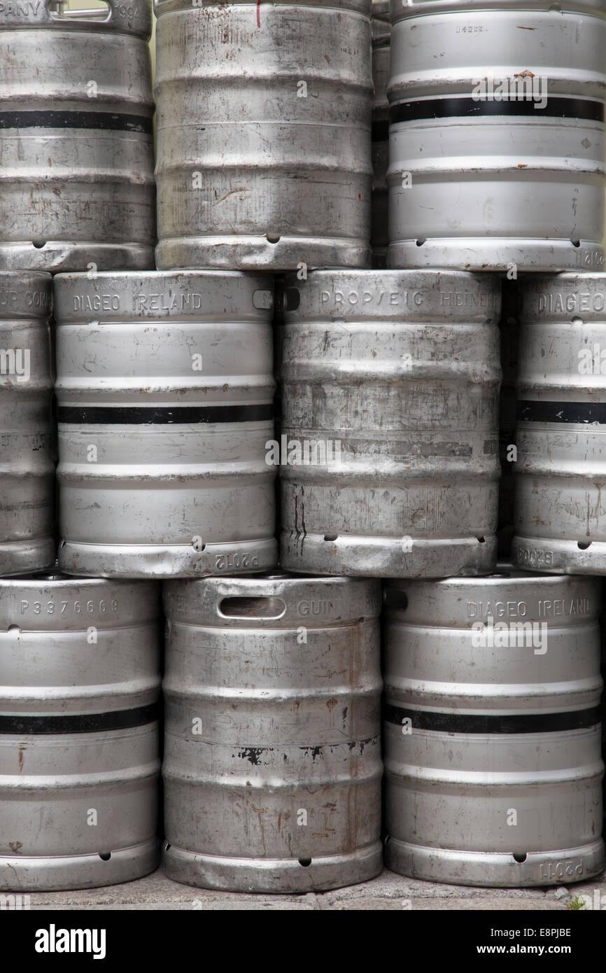 Beer Barrels outside Pub in Dublin Stock Photo - Alamy
