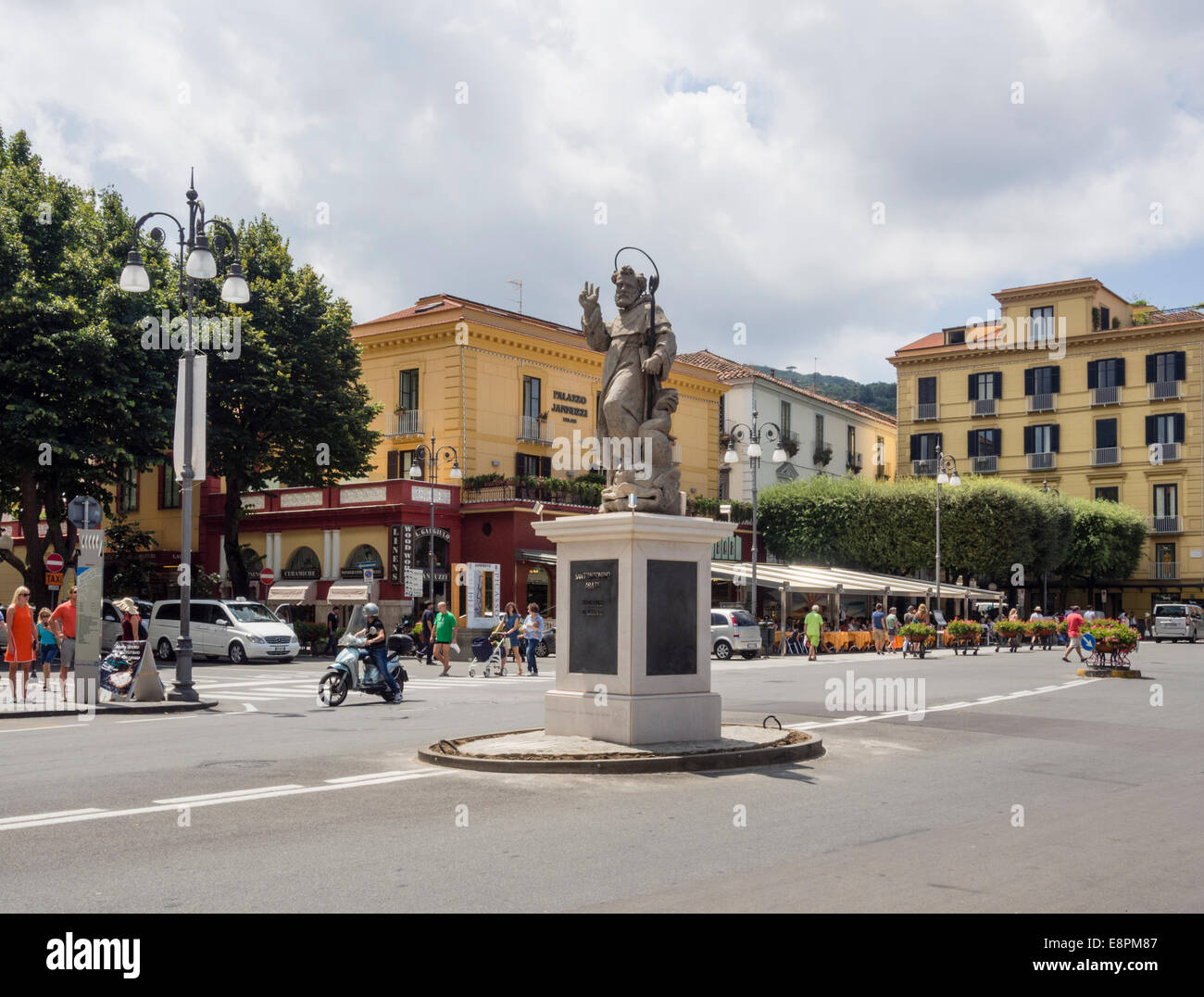 Sorrento italy town square hi-res stock photography and images - Alamy