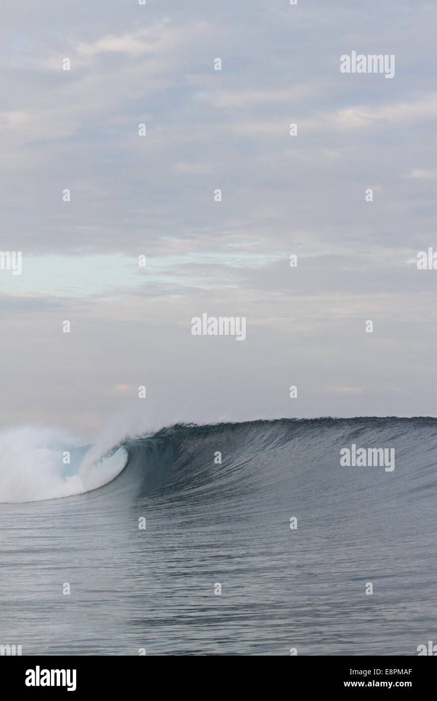 Fiji cloudbreak wave hi-res stock photography and images - Alamy