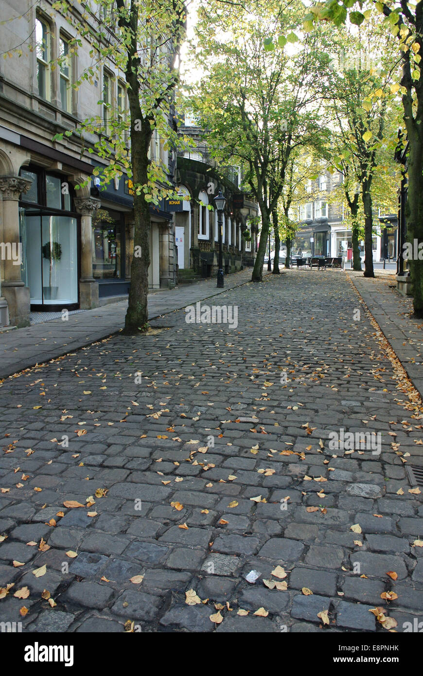 Cobbled street in harrogate hi-res stock photography and images - Alamy
