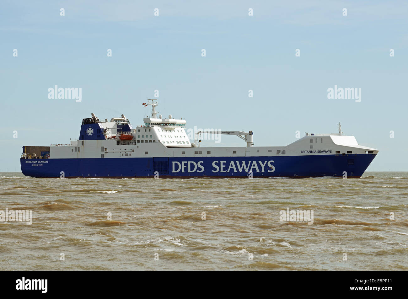 Dfds lorry hi-res stock photography and images - Alamy