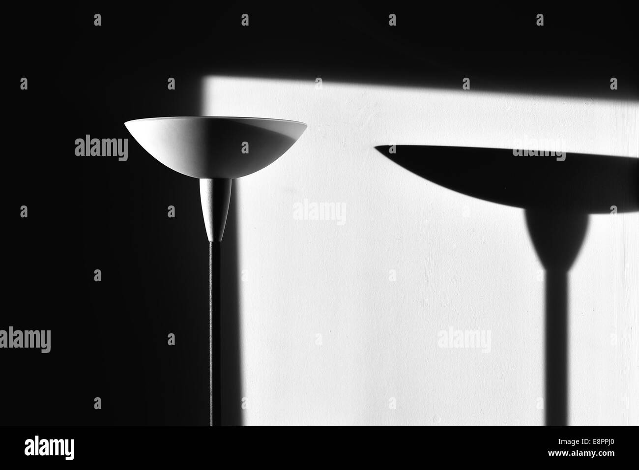 Shade casts hi-res stock photography and images - Alamy