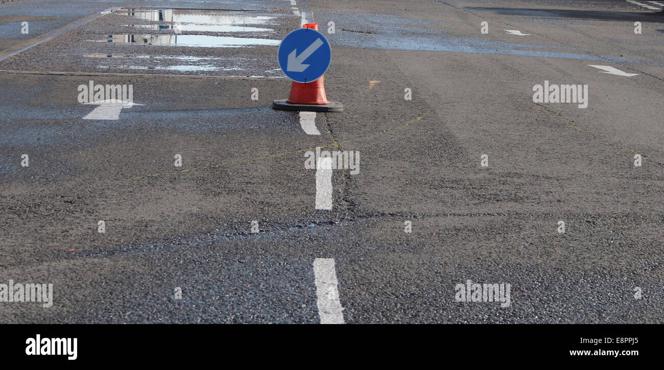 Keep left sign hi-res stock photography and images - Alamy