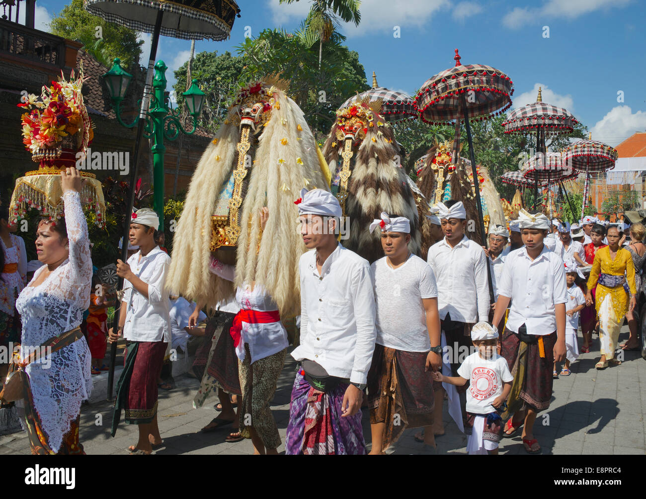 Traditional balinese dress for men hi-res stock photography and images ...