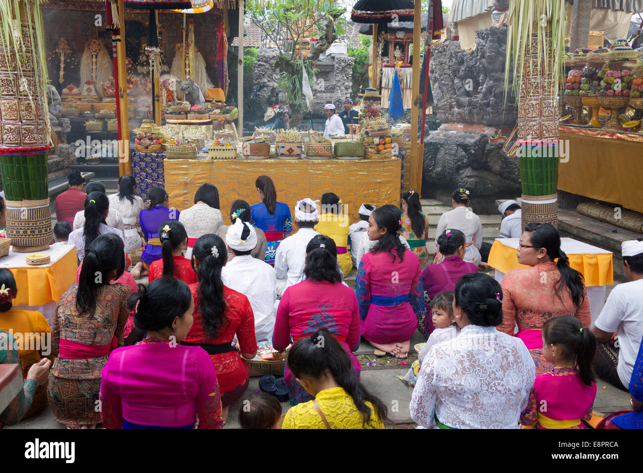 Women in temple hi-res stock photography and images - Alamy