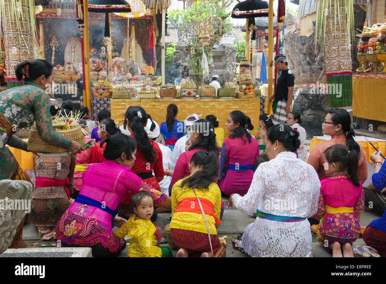 Praying women in temple hi-res stock photography and images - Alamy