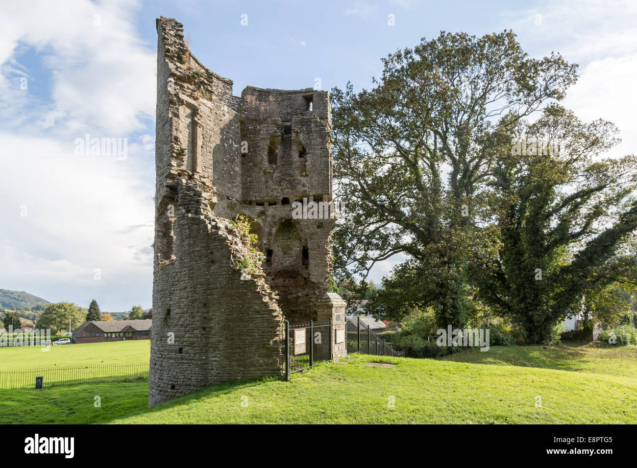 Crickhowell castle uk hi-res stock photography and images - Alamy