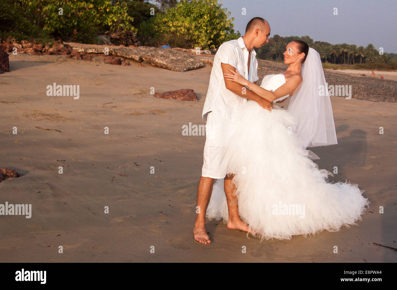The love story of a beautiful young couple on the beaches of Goa, on ...