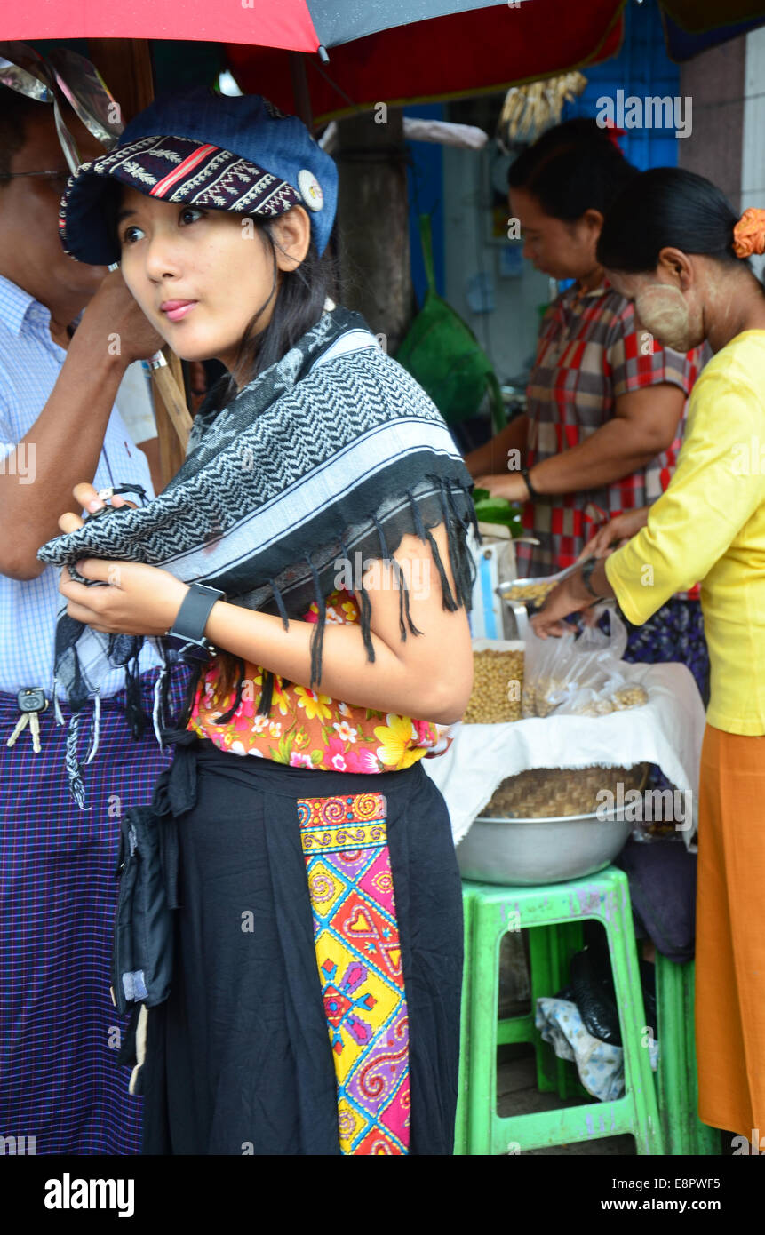Market life yangon thailand hi-res stock photography and images - Alamy