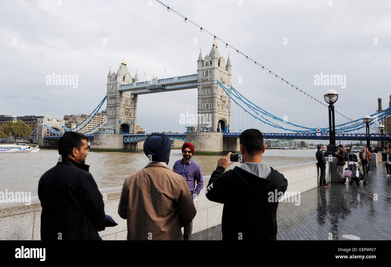 London Southwark UK - Visitors taking photographs of each other on the ...
