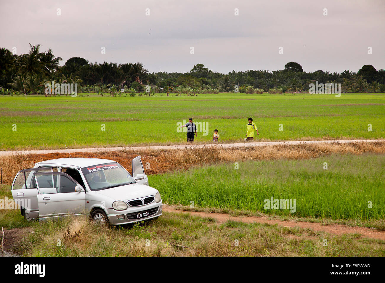 Police child lost hi-res stock photography and images - Alamy