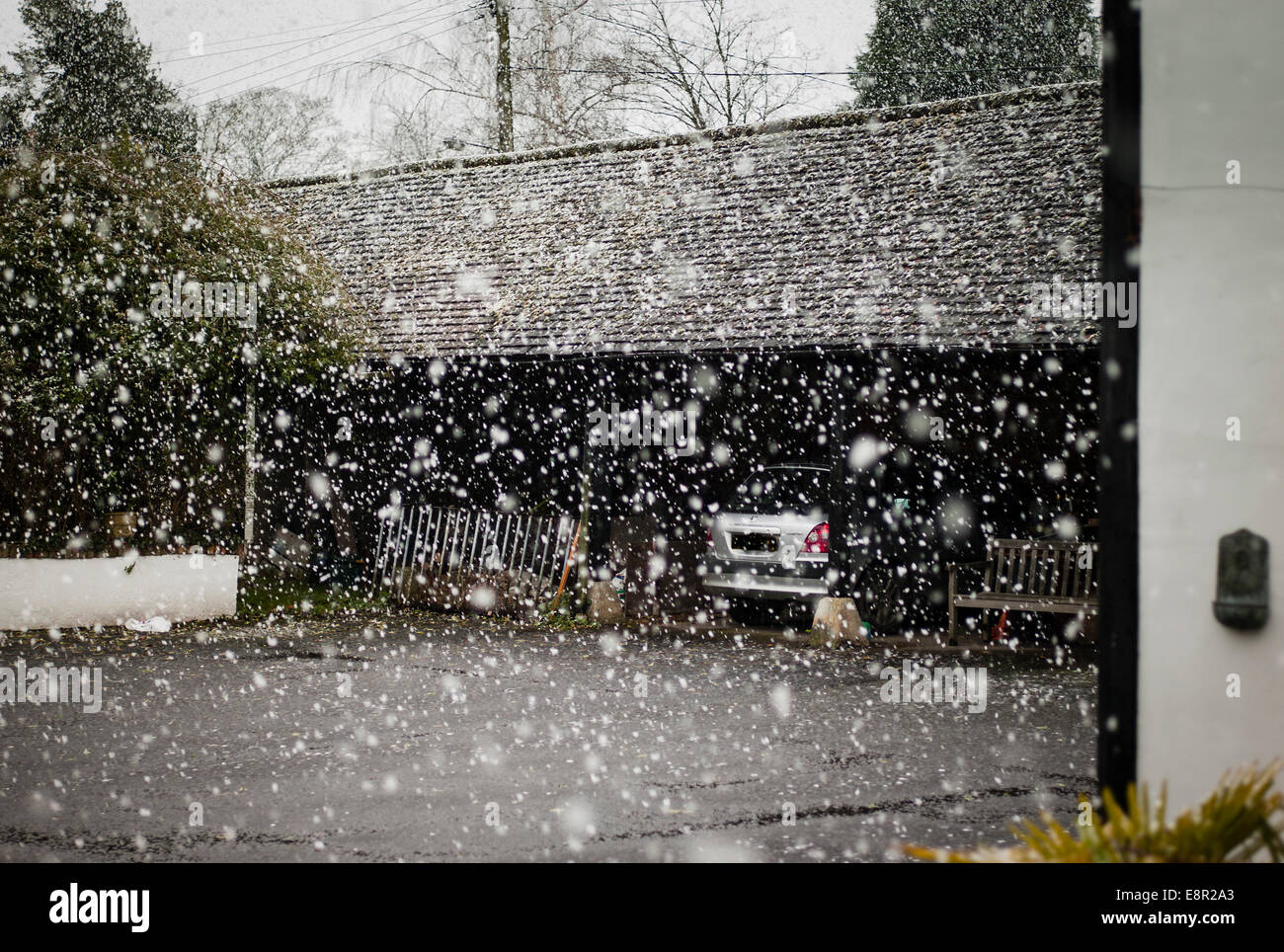 Sleet falling hi-res stock photography and images - Alamy
