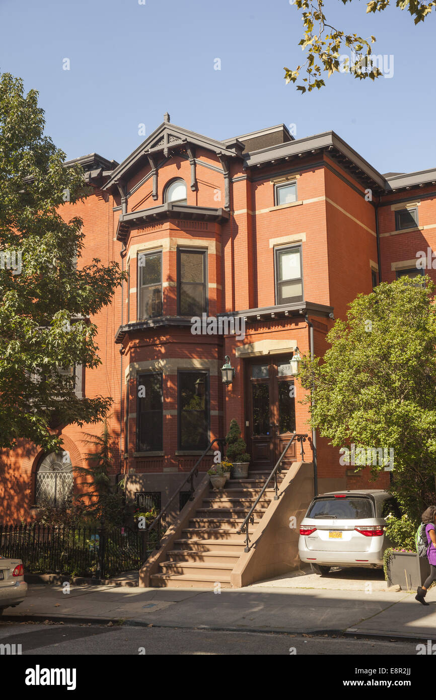 High stoop hi-res stock photography and images - Alamy