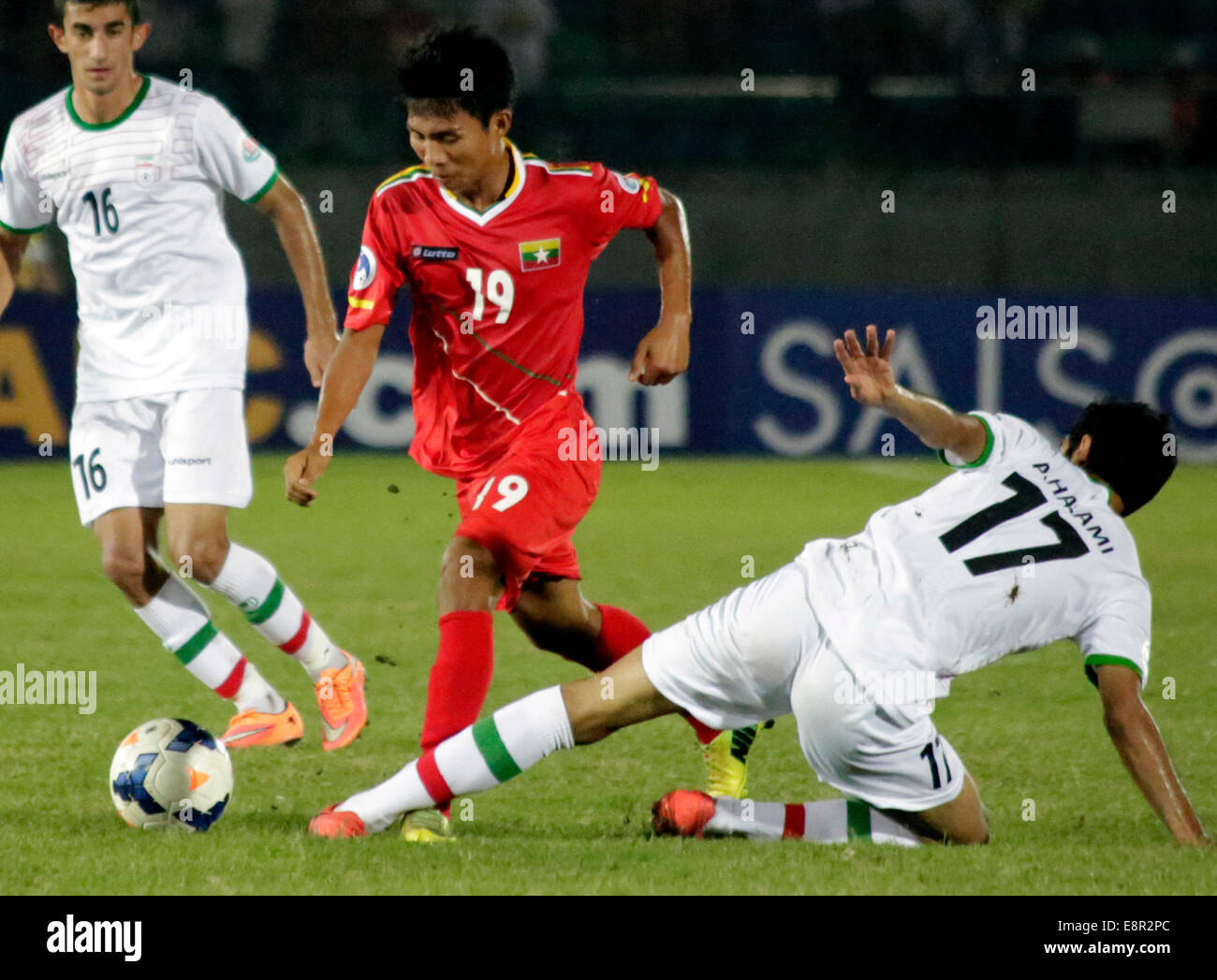 Yangon, Myanmar. 13th Oct, 2014. Chit Hla Aung (C) of Myanmar vies for ...