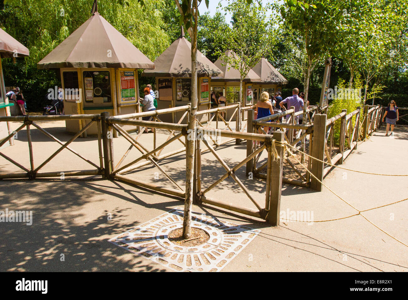 Entrance to Chessington World of adventures Stock Photo - Alamy