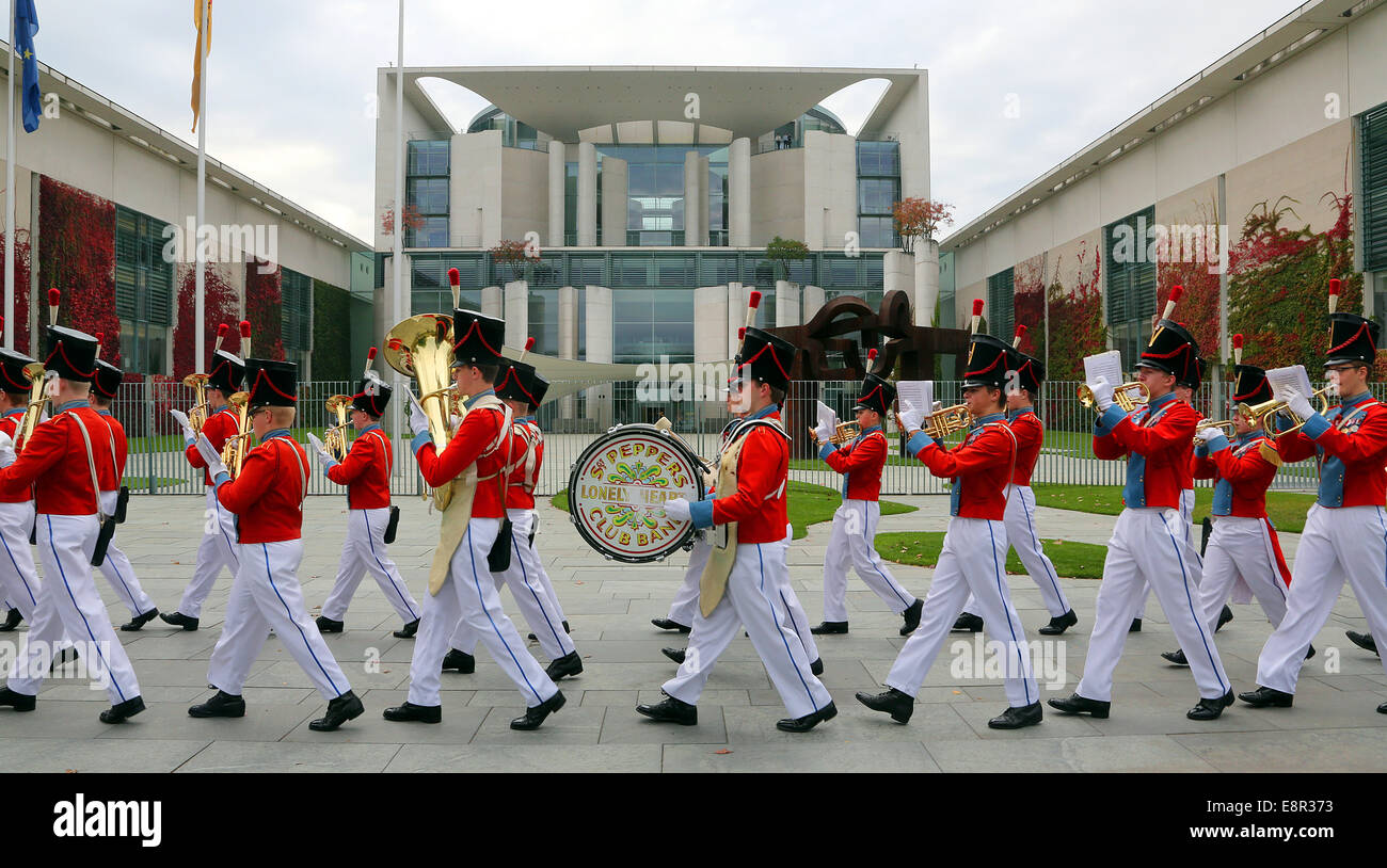 Berlin, Germany. 13th Oct, 2014. A Danish marching band passes the ...