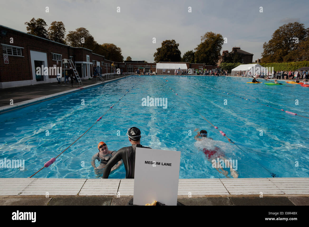 Brockwell lido hi-res stock photography and images - Alamy