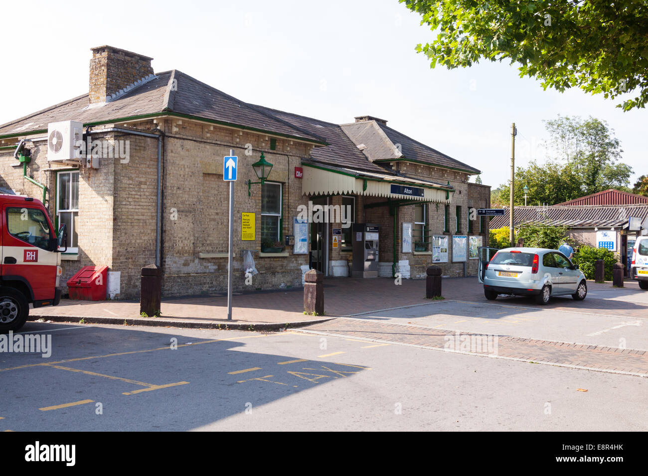 Alton train station hi-res stock photography and images - Alamy